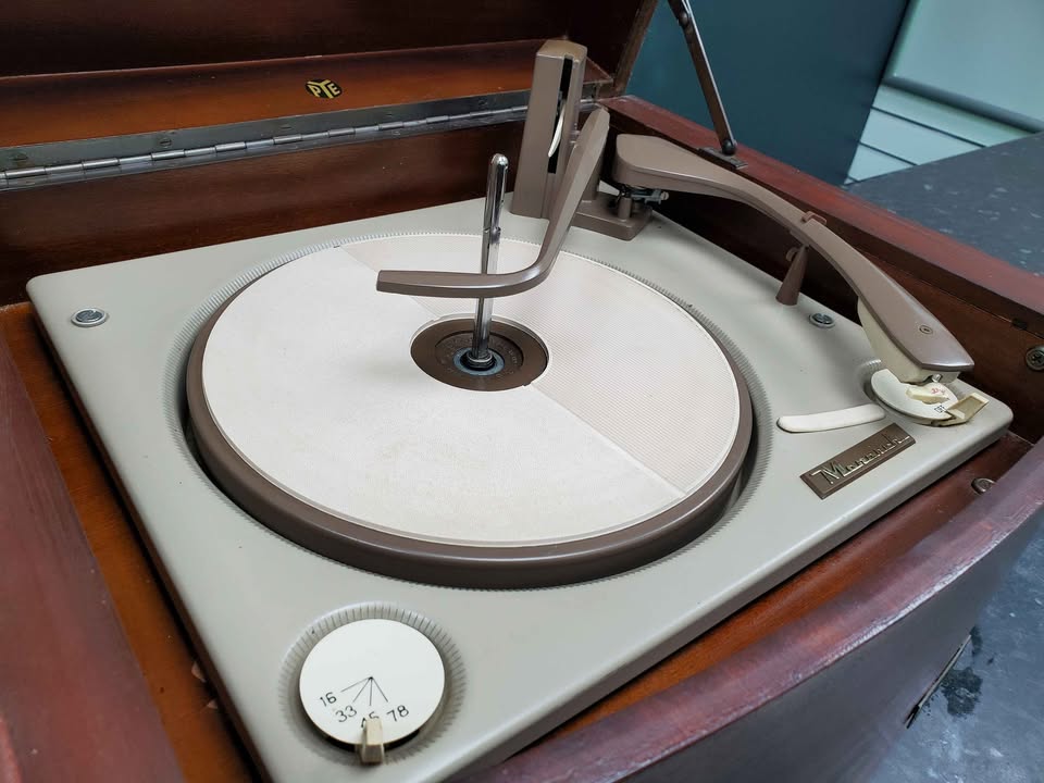 Pre-owned PYE Manach Blackbox Turntable - Own4Less